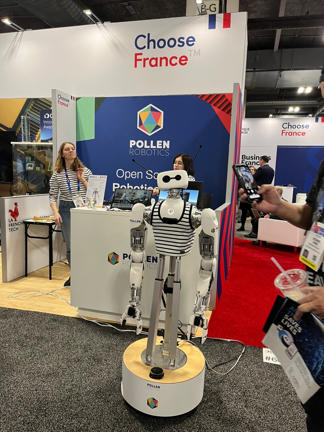 [CES2025 화보] 병뚜껑 따고, 열쇠로 문 여는 로봇···글로벌 스타트업 각축전